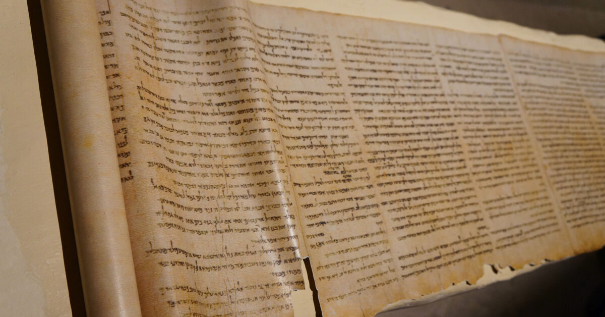 Get It While Its Hot! Dead Sea Scrolls Unveiled at Museum of the Bible ...